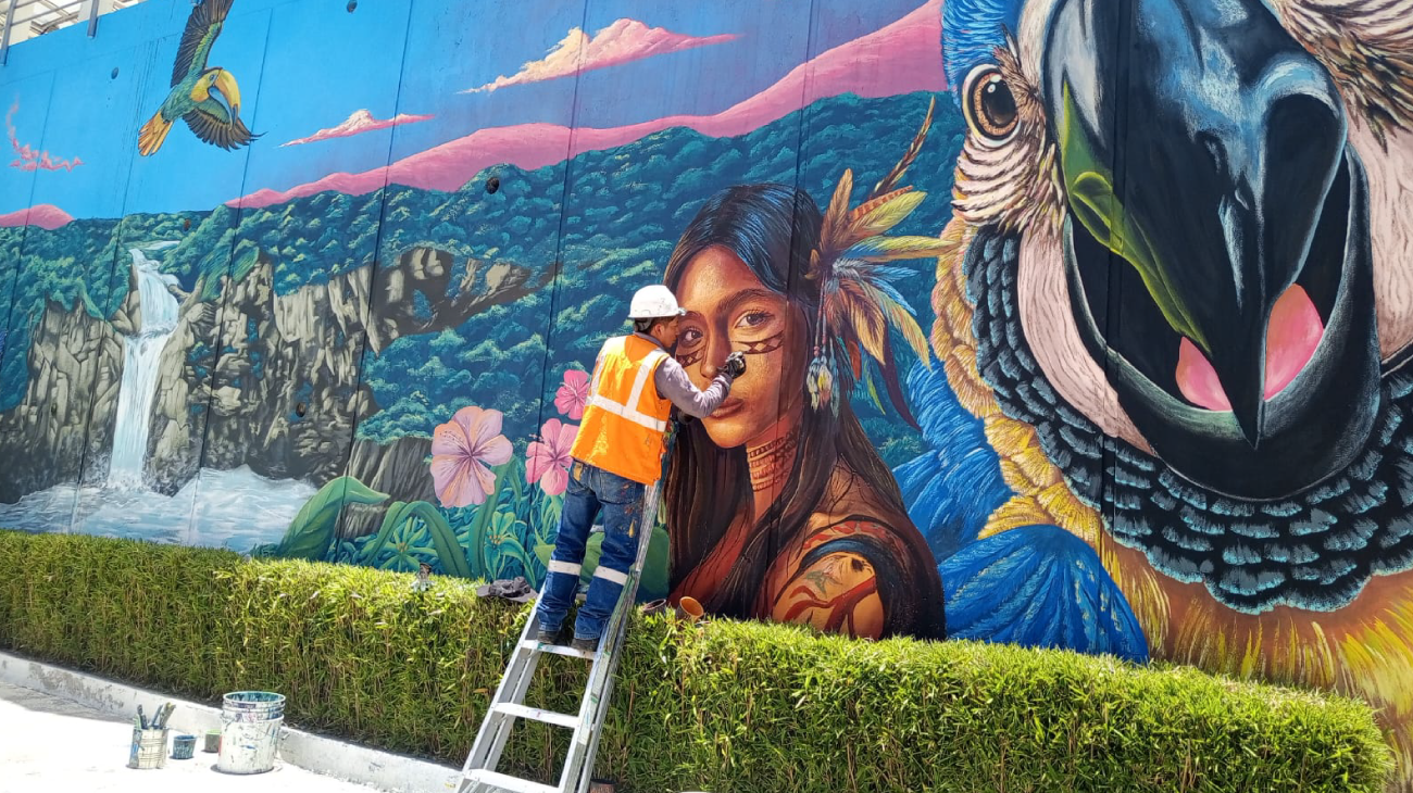 Murales que dan la bienvenida al Ecuador en el Terminal Quitumbe - EPMMOP
